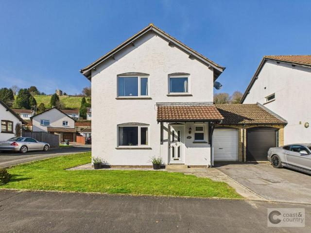 3 bedroom link detached house for sale