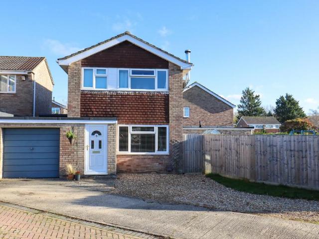 3 bedroom link detached house for sale