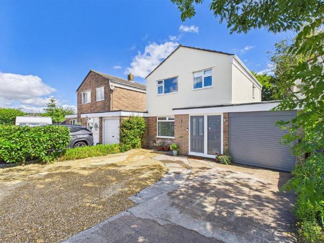 3 bedroom link detached house for sale