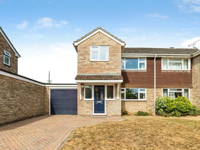 3 bedroom link detached house for sale
