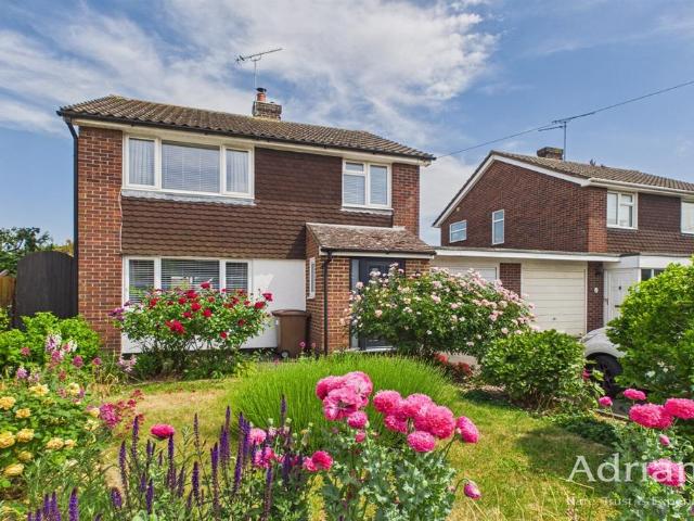 3 bedroom link detached house for sale