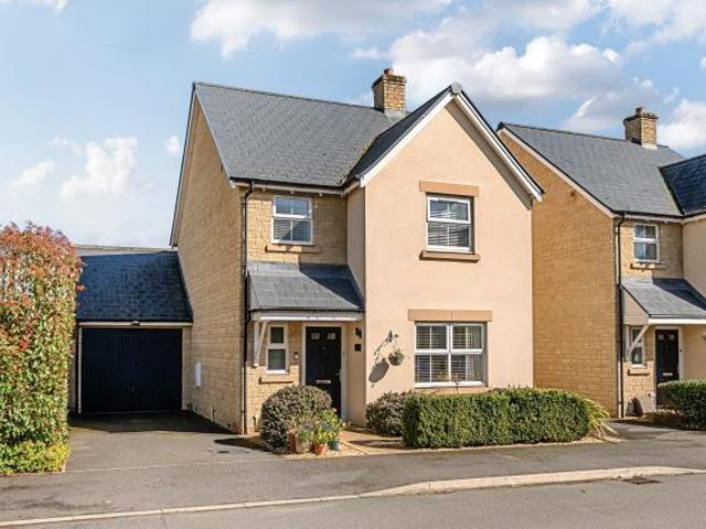 3 bedroom link detached house for sale