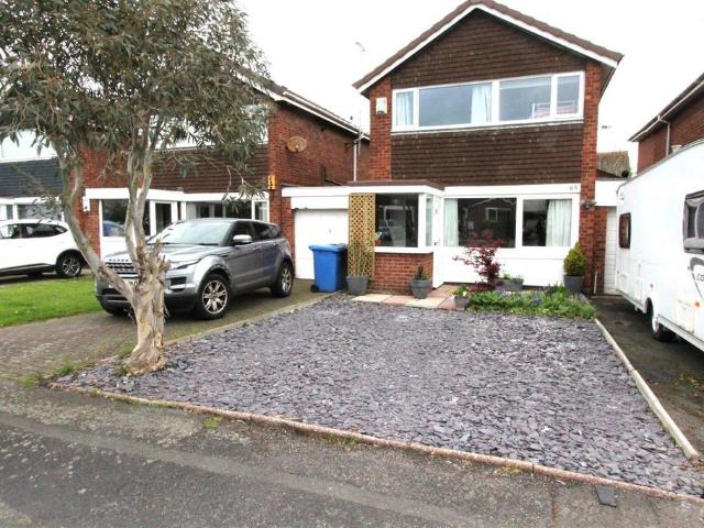 3 bedroom link detached house for sale
