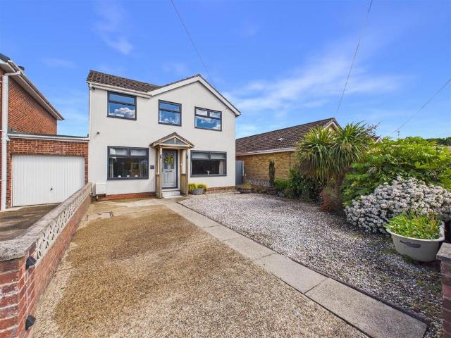 3 bedroom link detached house for sale