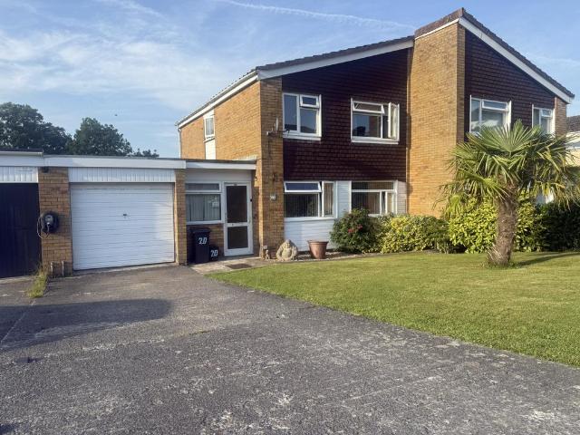 3 bedroom link detached house for sale