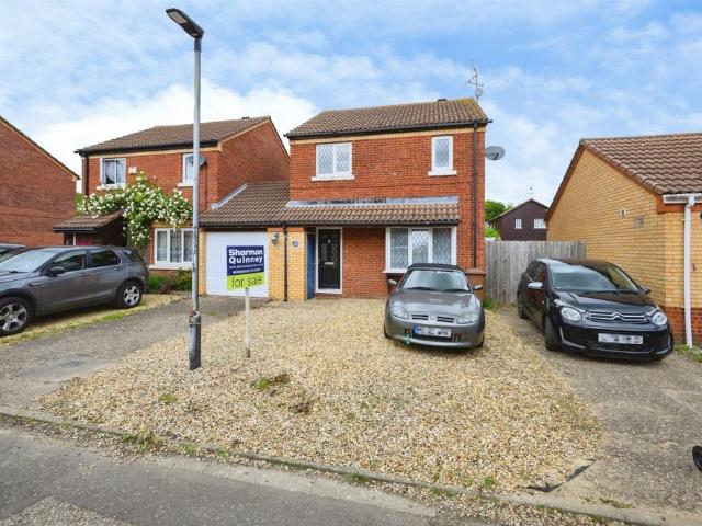 3 bedroom link detached house for sale