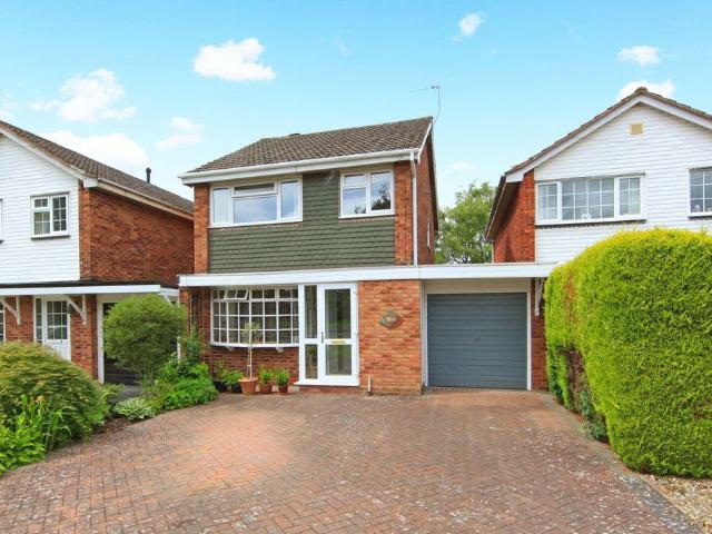 3 bedroom link detached house for sale