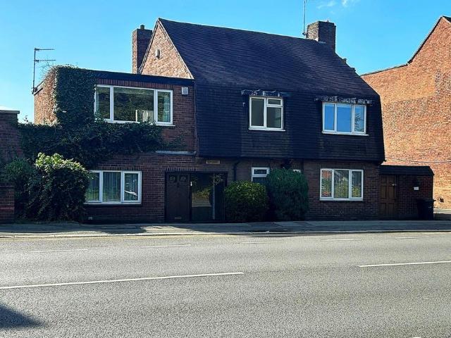 3 bedroom link detached house for sale