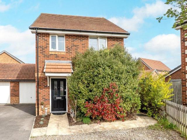 3 bedroom link detached house for sale