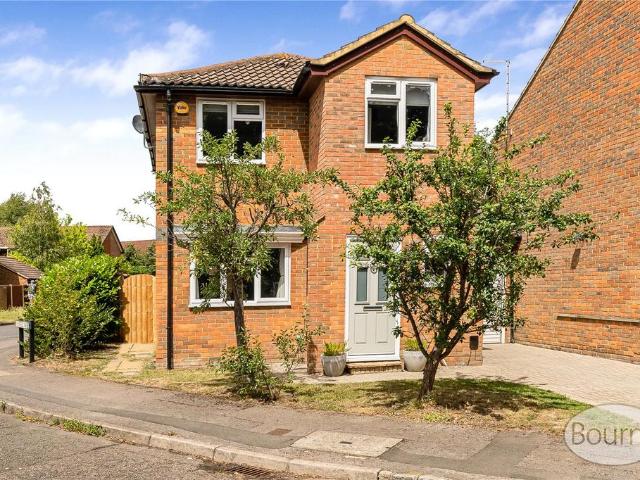 3 bedroom link detached house for sale