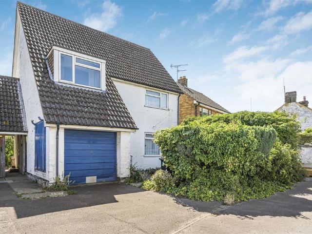 3 bedroom link detached house for sale