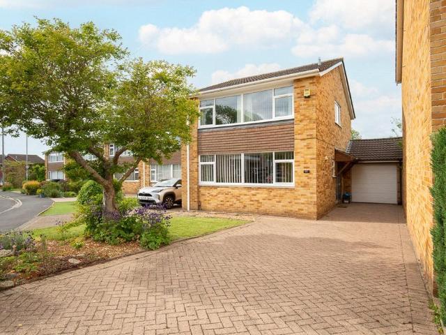 3 bedroom link detached house for sale