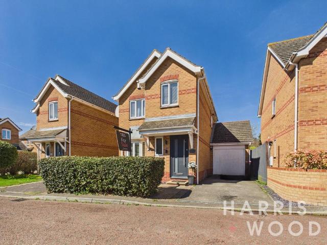 3 bedroom link detached house for sale