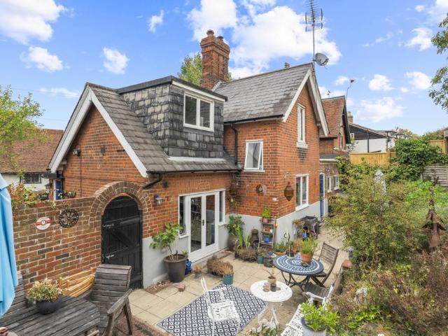 3 bedroom link detached house for sale
