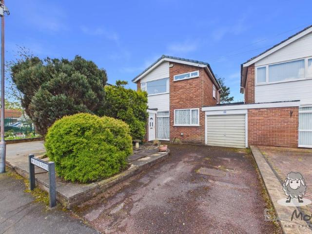 3 bedroom link detached house for sale