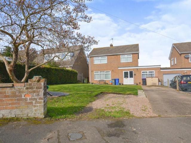 3 bedroom link detached house for sale