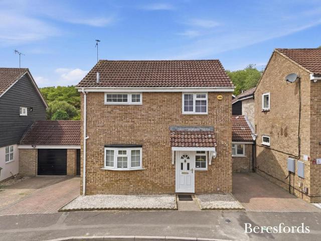 3 bedroom link detached house for sale