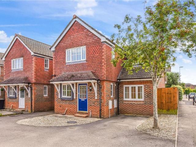 3 bedroom link detached house for sale