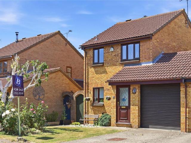 3 bedroom link detached house for sale