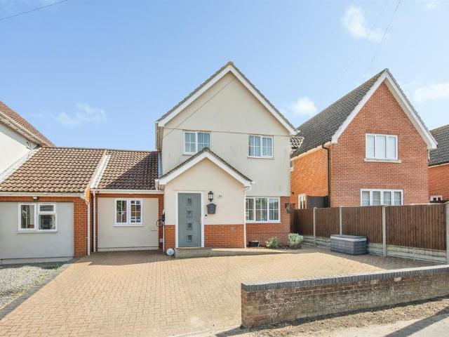 3 bedroom link detached house for sale
