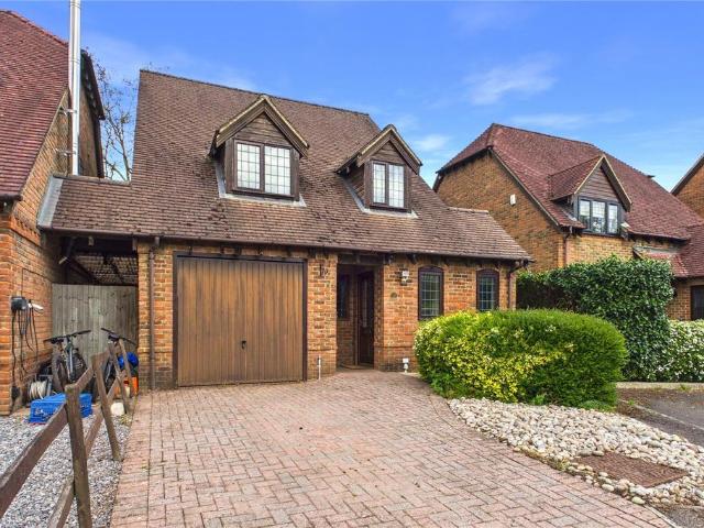 3 bedroom link detached house for sale
