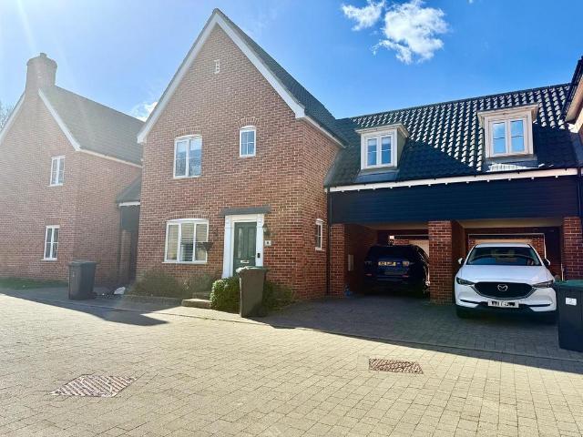 3 bedroom link detached house for sale