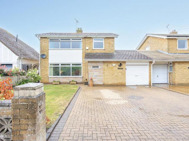 3 bedroom link detached house for sale