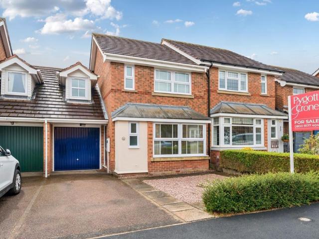 3 bedroom link detached house for sale