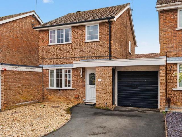 3 bedroom link detached house for sale