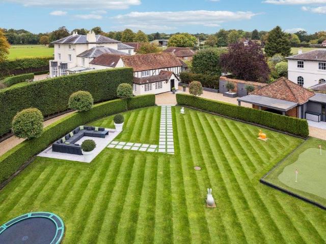 3 bedroom link detached house for sale