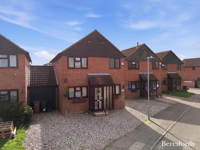 3 bedroom link detached house for sale