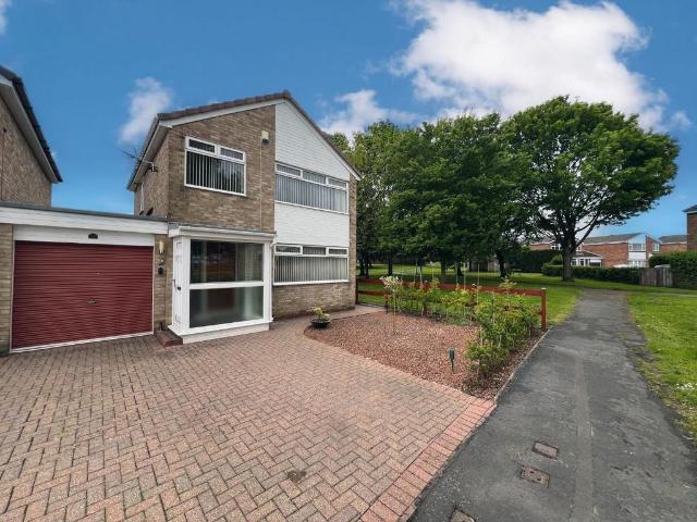 3 bedroom link detached house for sale