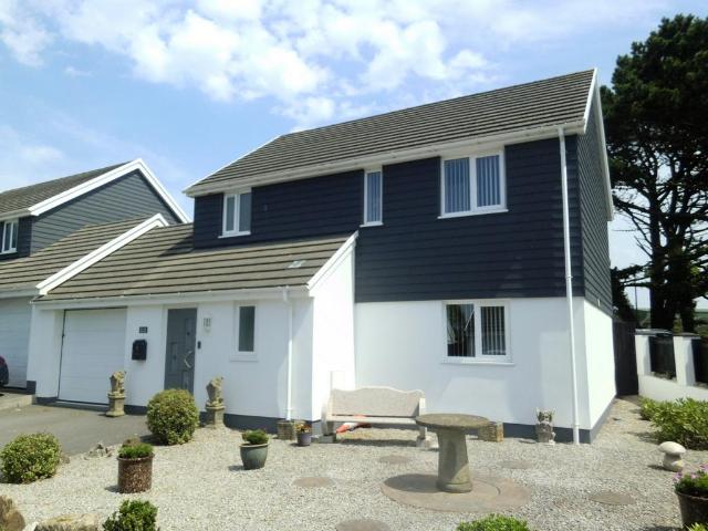 3 bedroom link detached house for sale
