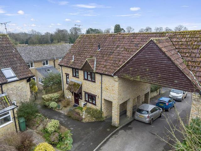 3 bedroom link detached house for sale