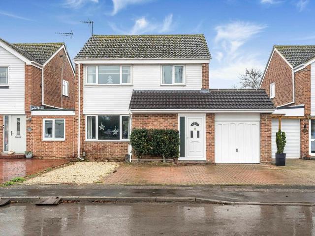 3 bedroom link detached house for sale