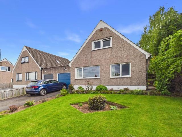 3 bedroom link detached house for sale