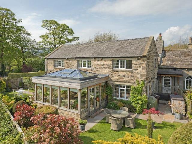 3 bedroom link detached house for sale
