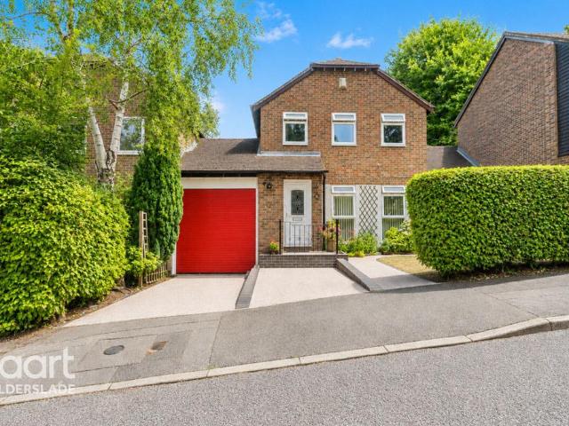 3 bedroom link detached house for sale
