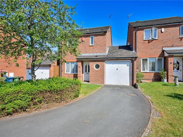 3 bedroom link detached house for sale