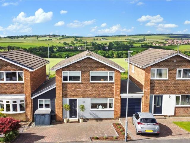 3 bedroom link detached house for sale