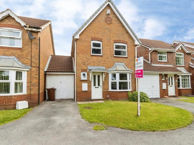 3 bedroom link detached house for sale