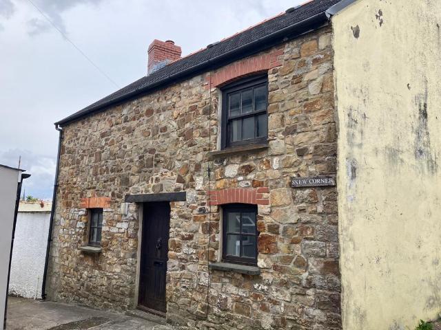 3 bedroom link detached house for sale
