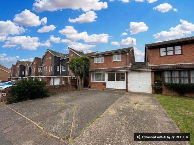 3 bedroom link detached house for sale