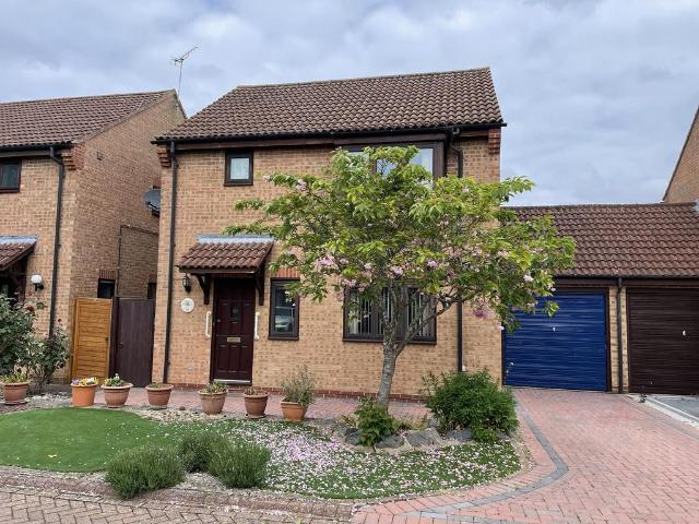 3 bedroom link detached house for sale