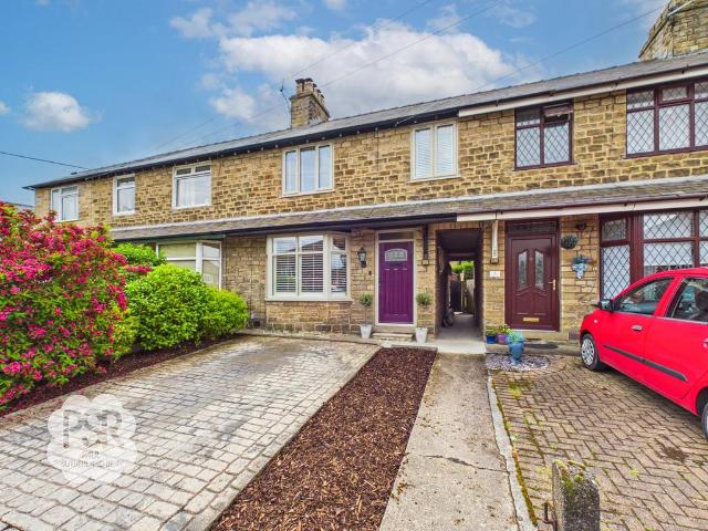 3 bedroom link detached house for sale