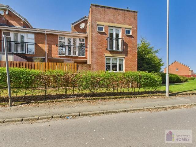 3 bedroom link detached house for sale