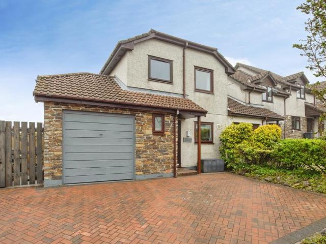 3 bedroom link detached house for sale