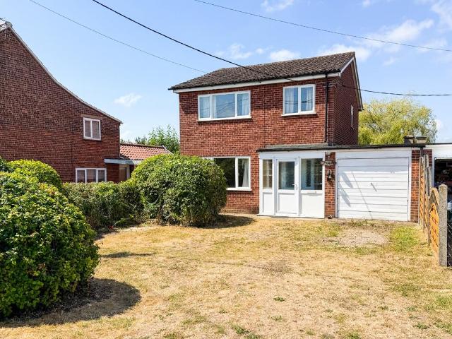 3 bedroom link detached house for sale