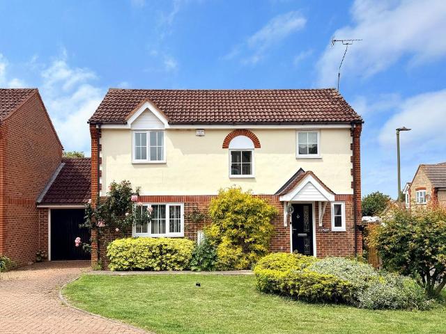 3 bedroom link detached house for sale