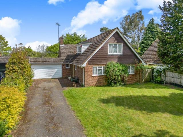 3 bedroom link detached house for sale